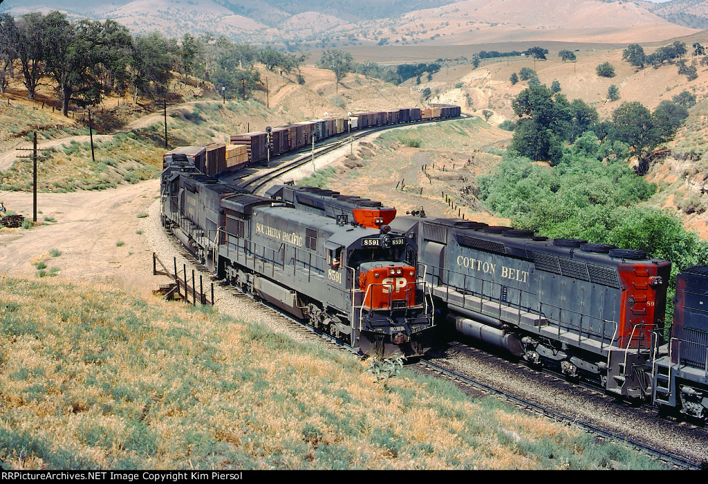 SP 8591 at Tehachapi